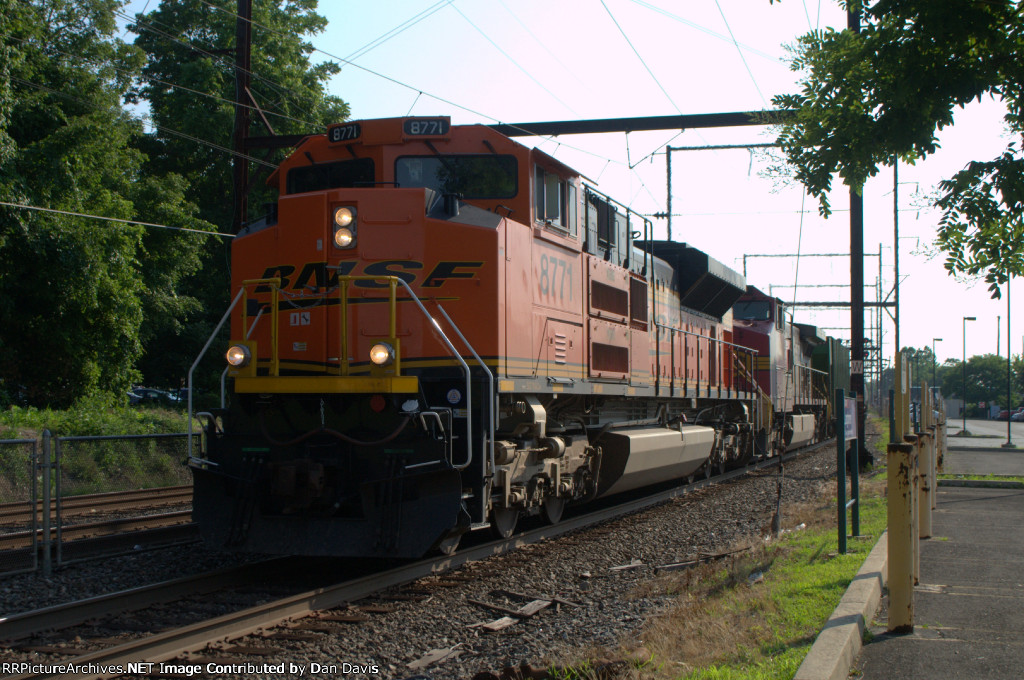 BNSF SD70ACe 8771 leads K038-05